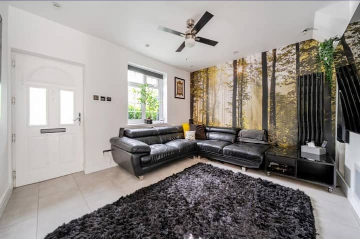 Modern Family Home+wi-fi+garden+town+river+train - Beaconsfield