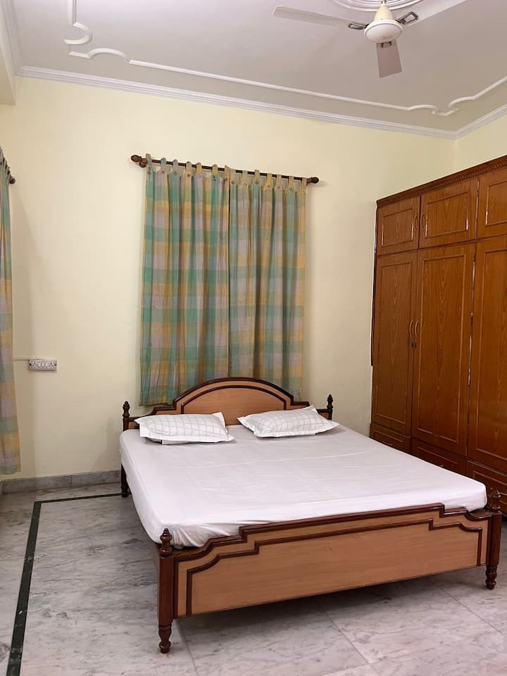 Div Cozy Rooms ( 2bhk) - Haldwani