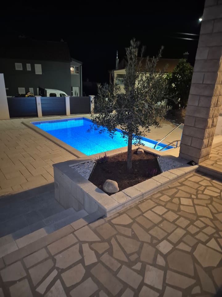 Apartman Jasenka 1 Mit Pool In Strandnähe - Senj