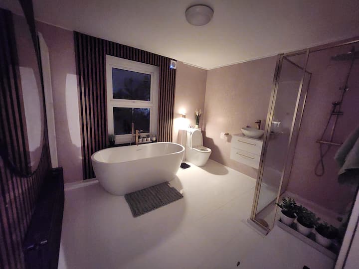 Super King Bed & Jet Spa Bath - Central Dover - ドーバー