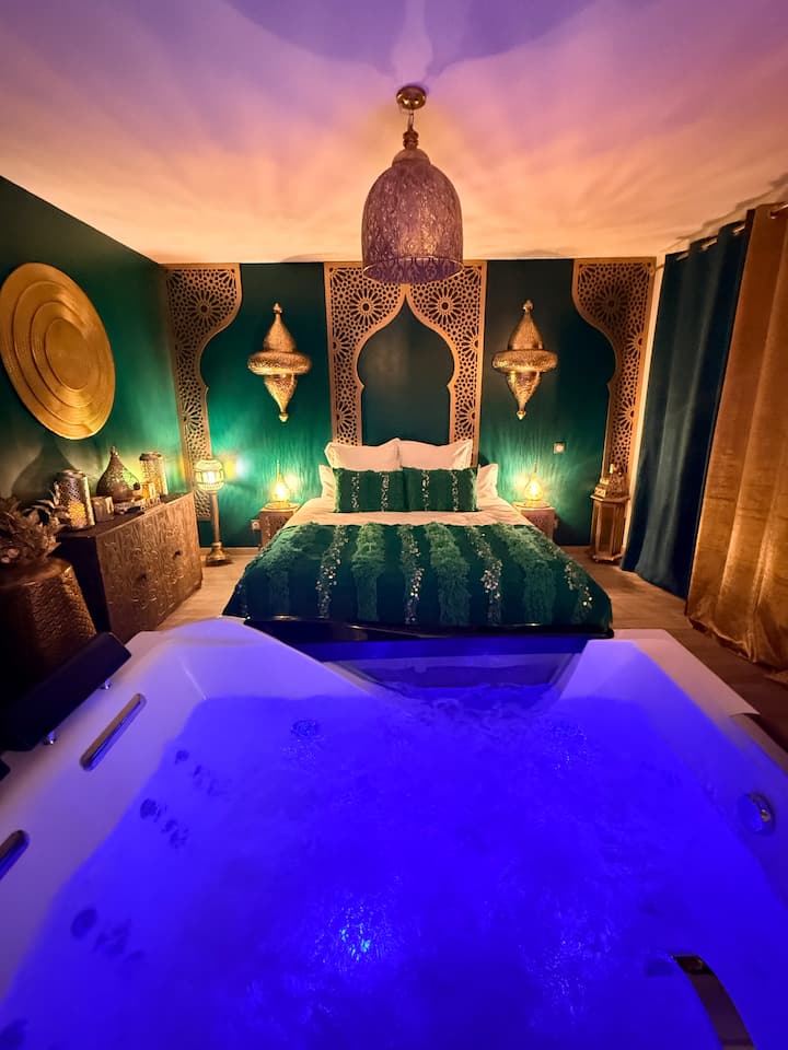 Suite Riad Luxe Avec Jacuzzi Privé – Proche Disney - Nanteuil-lès-Meaux