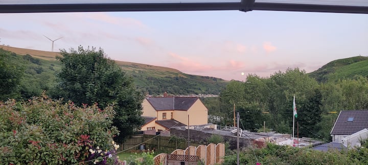 Beautiful Welsh Miners House With Enclosed Garden. - Pontypridd