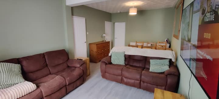 Beautiful Welsh Miners House With Enclosed Garden. - South Wales