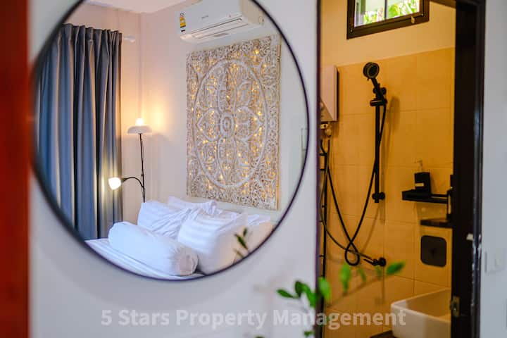 Balinese Vibe: 5 Min Beach, Soft Bed, Cozy Veranda - Ko Pha Ngan