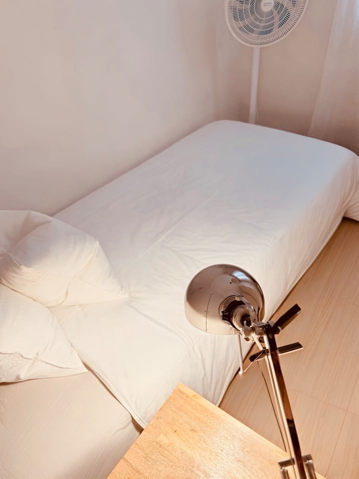 Beautiful Room In The Inner City - Barcelona