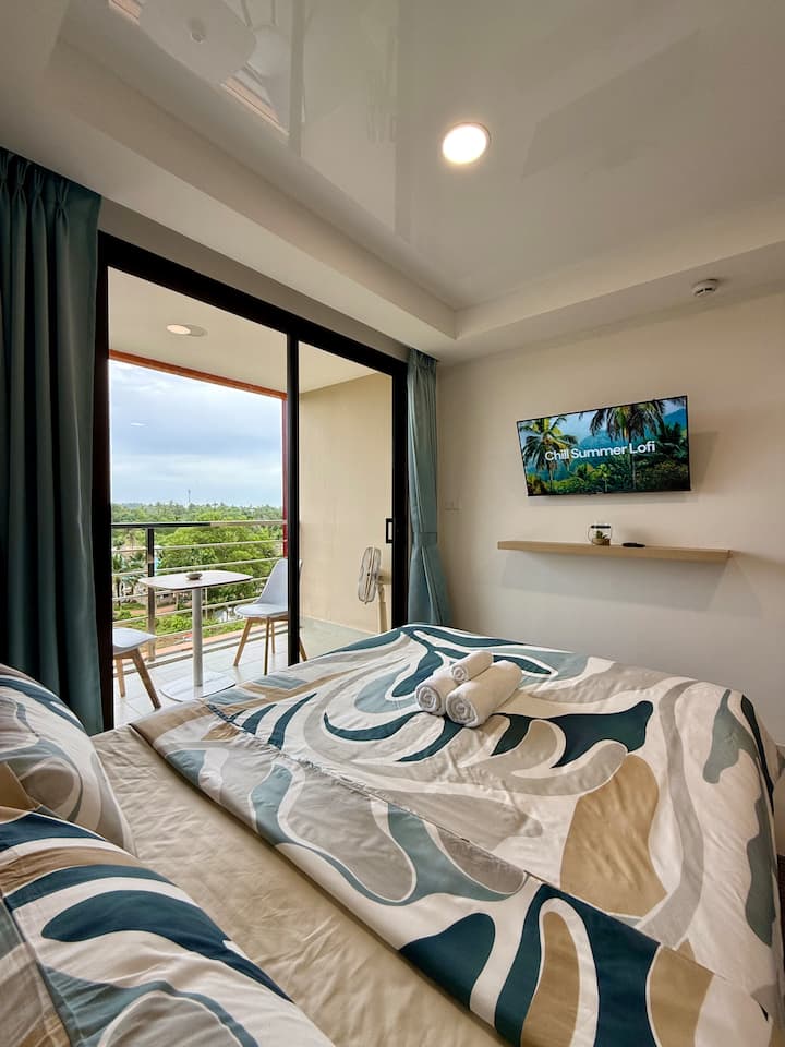 Seaside Studio With Sunset - Nai Yang