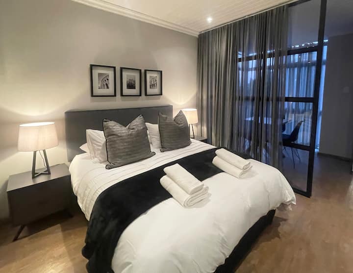 Studio Apartment Greenpoint, Pool/ On-site Parking - Cape Town