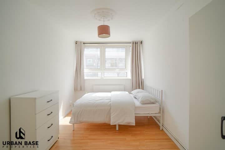 Spacious 6-bed House • Near Canary Wharf - Stratford