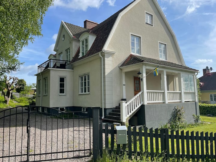 Charmig Villa I Centrala Jönköping - Jönköping