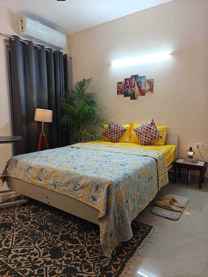 2bhk/sector143/expomart/airpurifier/electicblanket - Noida