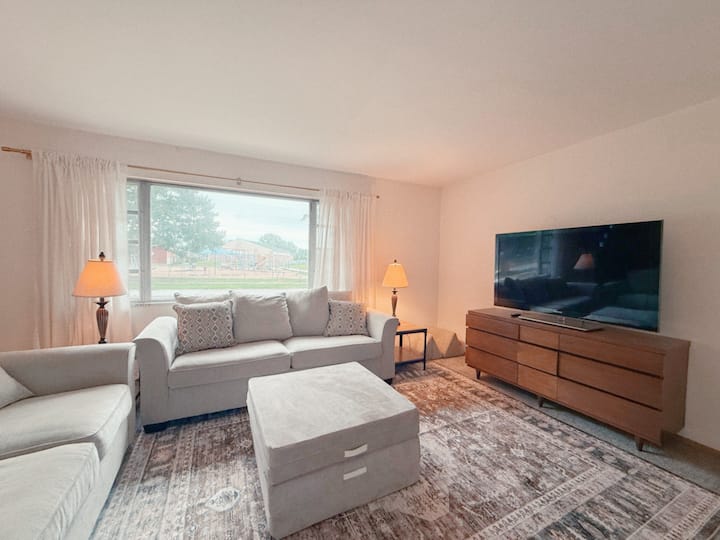 Family Home Across From Park & Pool Access - Willoughby, OH