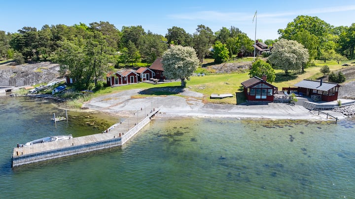 Waterfront House W/ Private Dock - Sandhamn