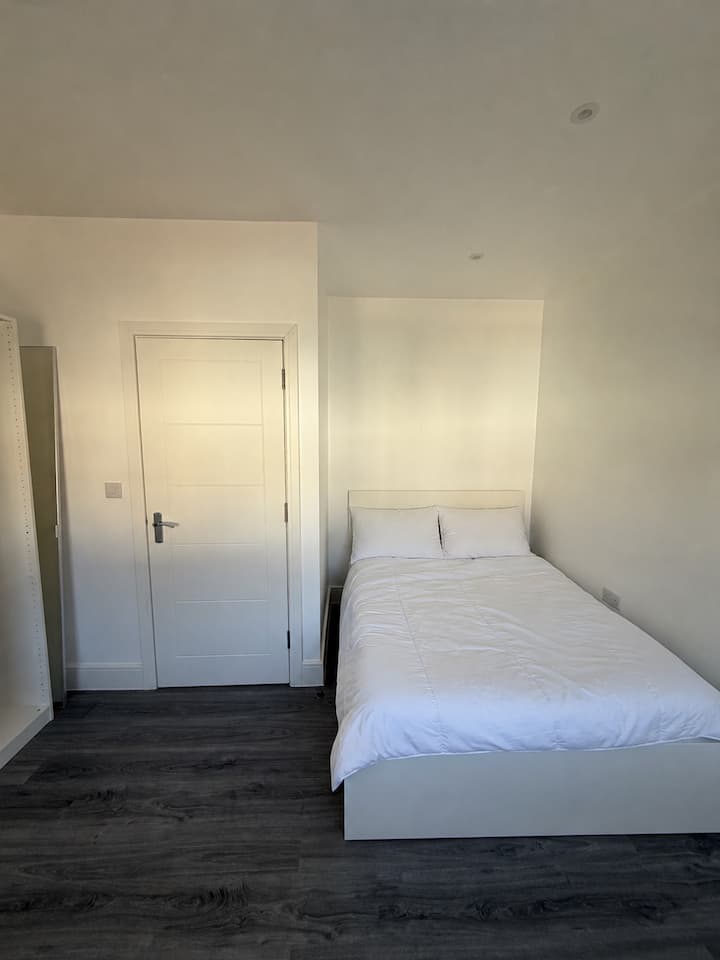 Modern 3 Bed With Garden - Watford