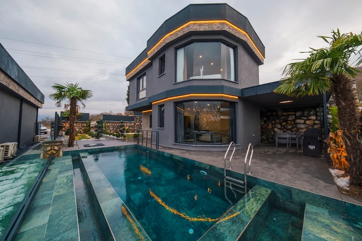 Sıcak Havuzlu Köprü Manzaralı Lüks Villa - Kocaeli