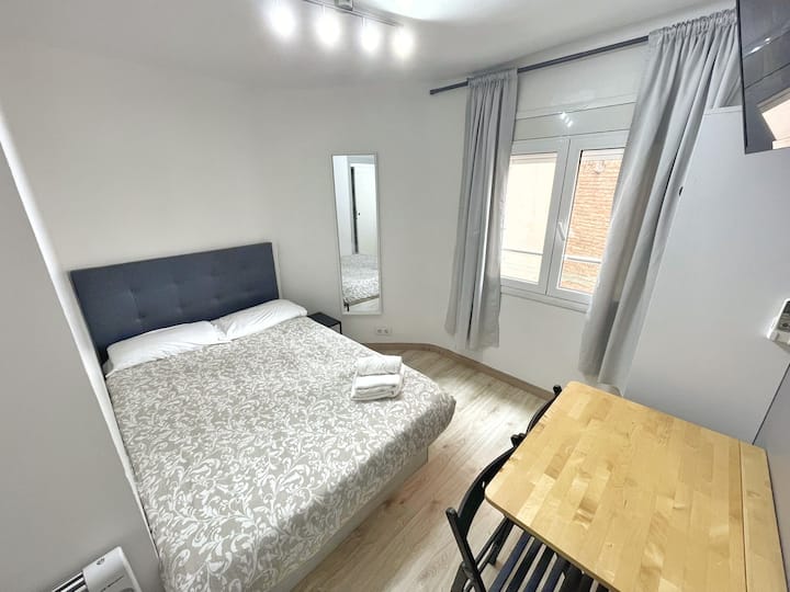 1 Estudio Nuevo Con Cocina Y Baño, Frente Al Metro - L'Hospitalet de Llobregat