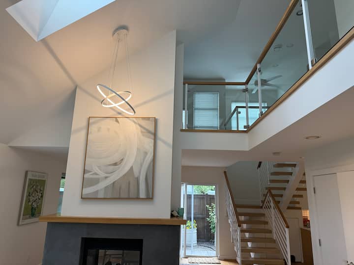 Modern Urban Garden Retreat Near Beach & Hospital - Kelowna