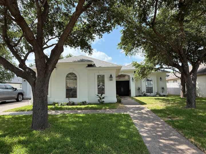 Cozy Laredo Getaway W/ Pool - Laredo, TX