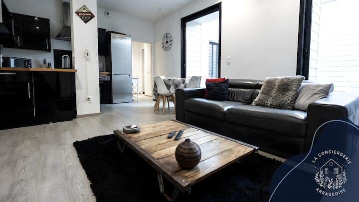 La Terrasse, Proche Des Places 2 Chambres - Écurie