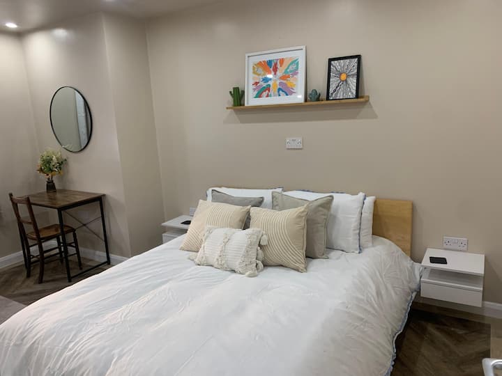 Private Hideaway - Bedford