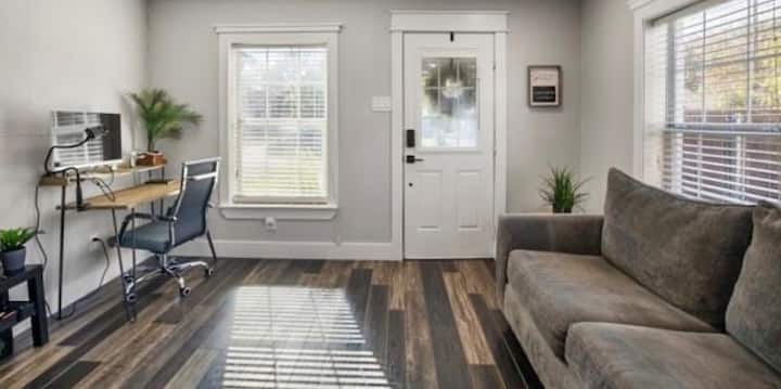 Charming Bishop Arts Spa Cottage - Dallas, TX