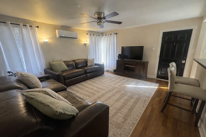 Convenient On W 7th & Camp Bowie- King Bed - Lake Worth, TX