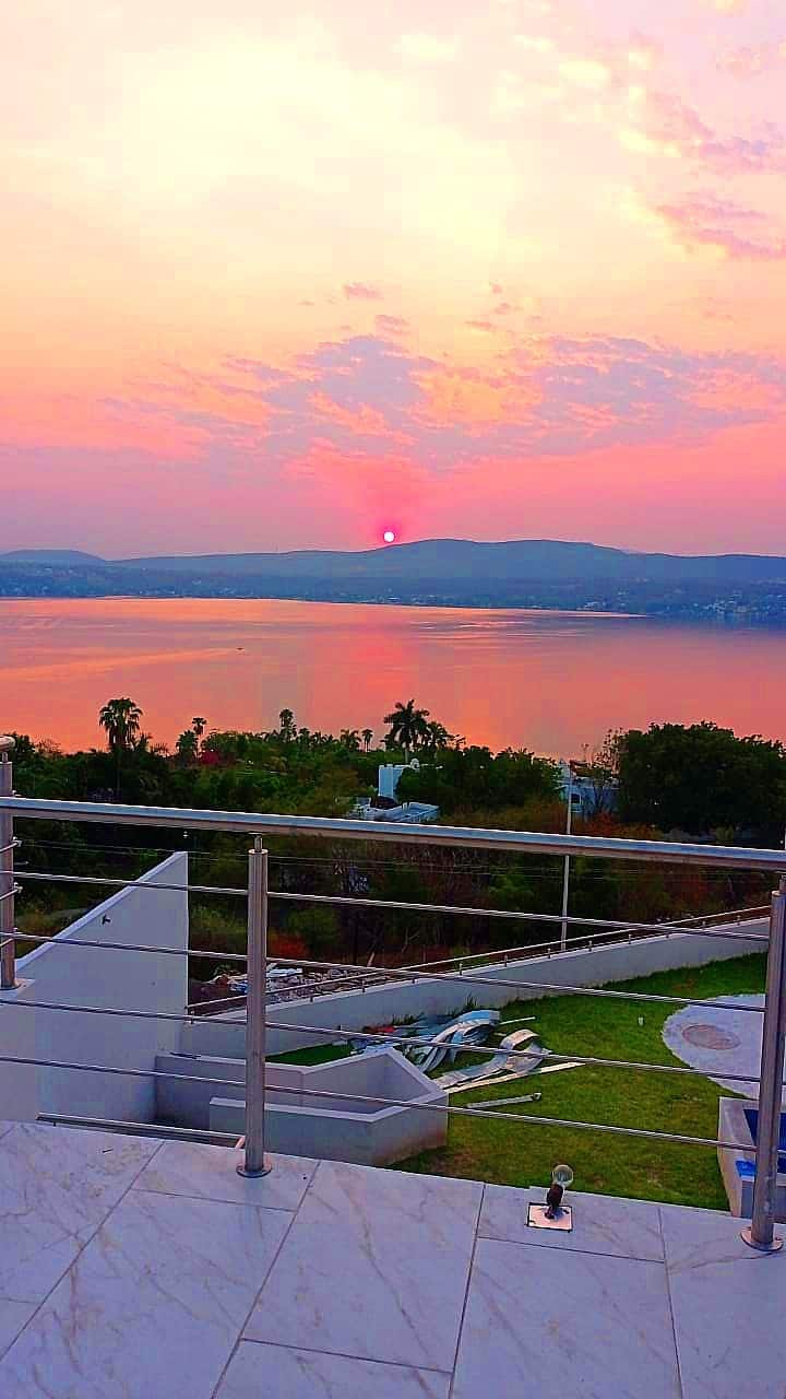 Huge Home With Pool And Lakeview - Tequesquitengo