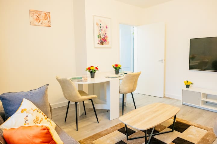 Stylish City Stay | 2br Flat Near Cardiff Center - Cardiff