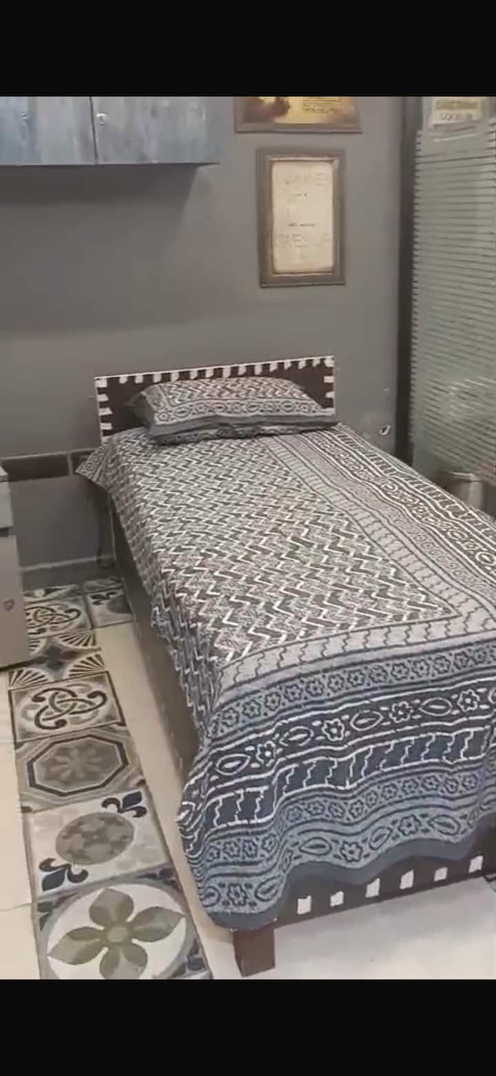 Brand New Cabins South Extension - New Delhi