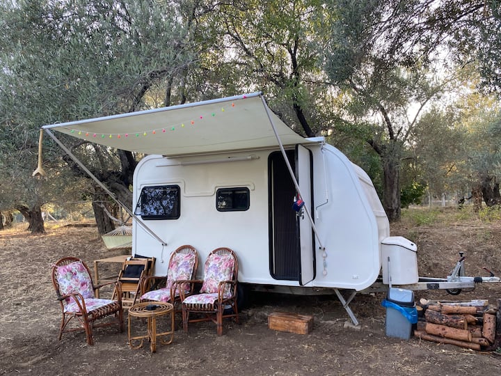 Kazdağları Eteklerinde Doğayla İç İçE Karavan - Altinoluk