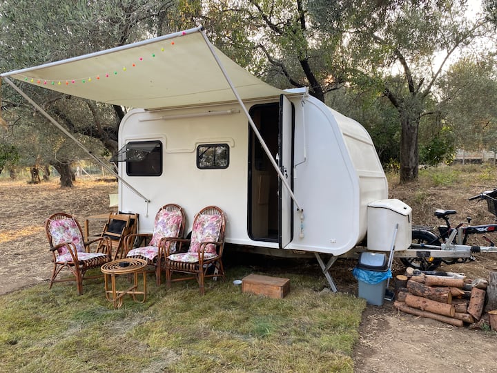 Kazdağları Eteklerinde Doğayla İç İçE Karavan - Altinoluk