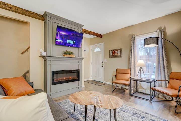 Two-story Downtown Home | King | Private Parking - Colorado Springs, CO