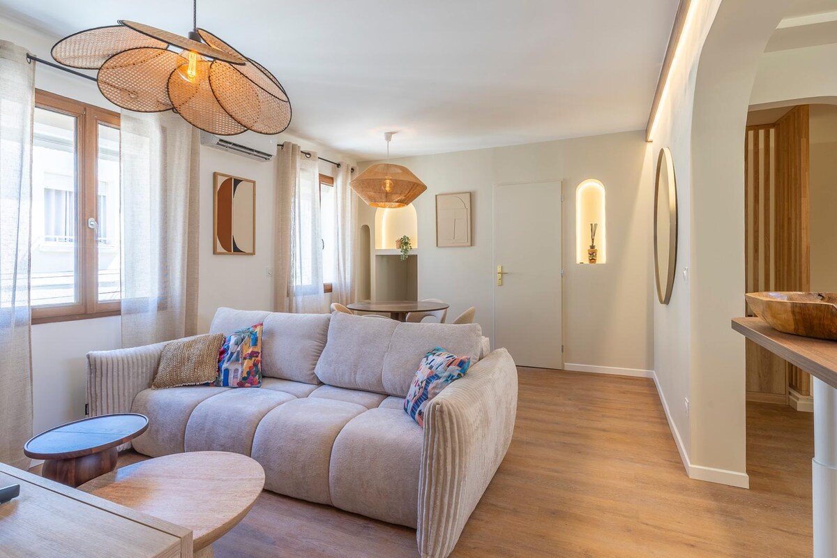 Elegant Duplex with Jacuzzi 100 m from the Ramparts - Flats for Rent in ...