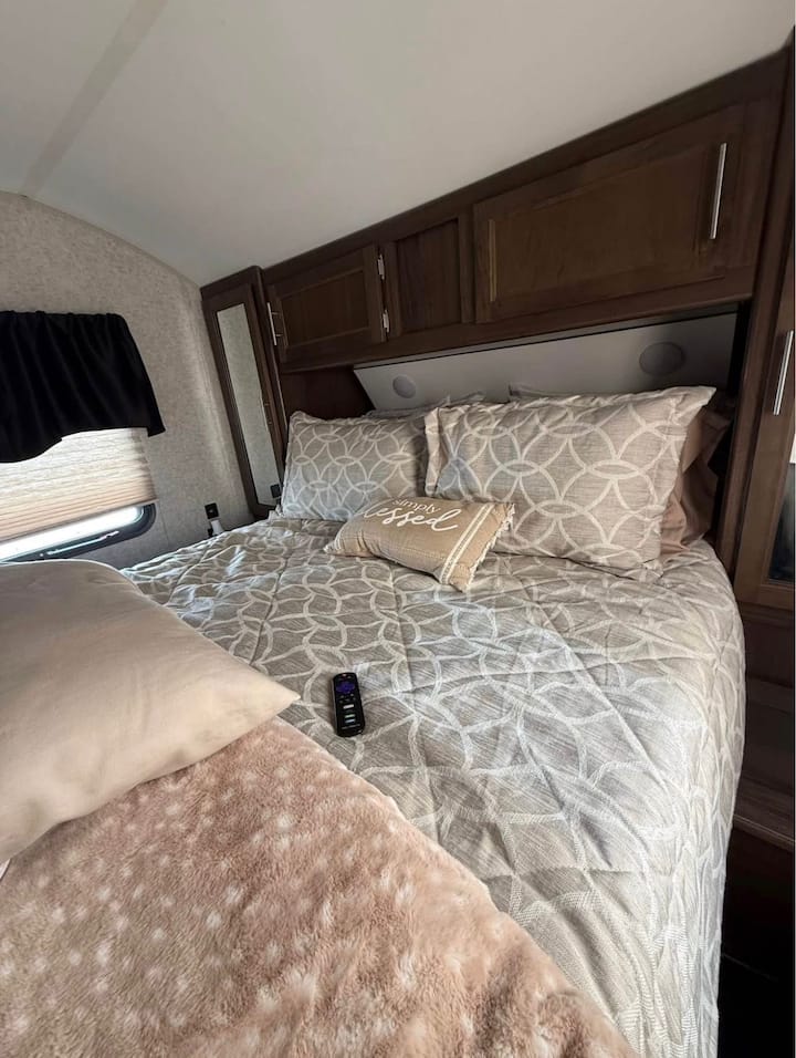 Comfortable Rv Good Location - Riverside, CA