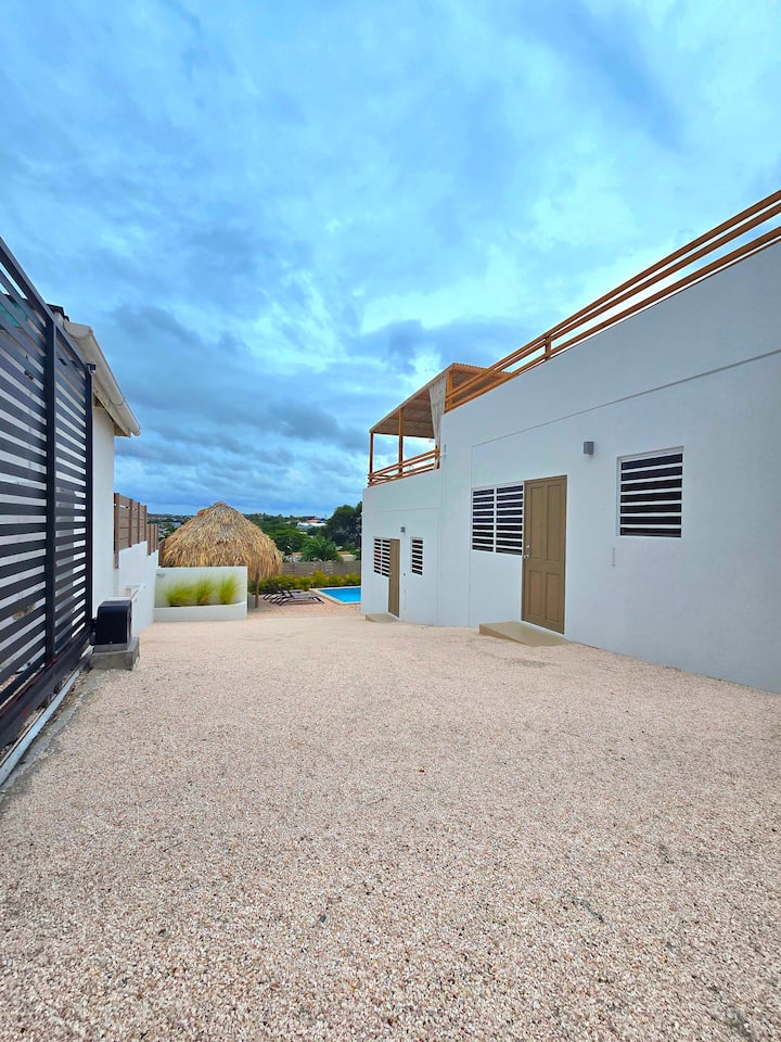 Cozy Poolside 2br Apt. Saliña, Near Mambo Beach - Curaçao