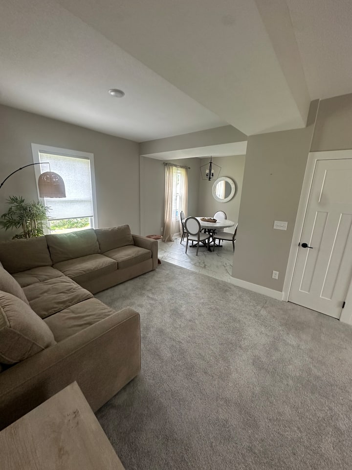 Like-new Inside And Out - Des Moines, IA