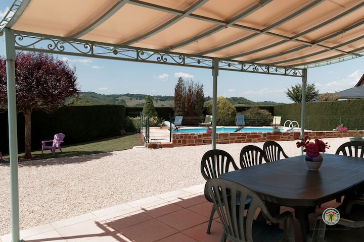 Maison Indépendante En Pierres Rouges, Classée 3* - Collonges-la-Rouge