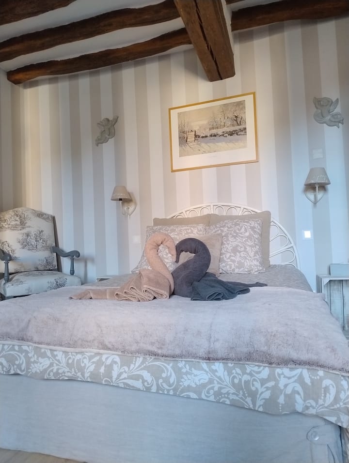 La Chambre De Perrine - Petit Déjeuner Inclus - Pierrefonds