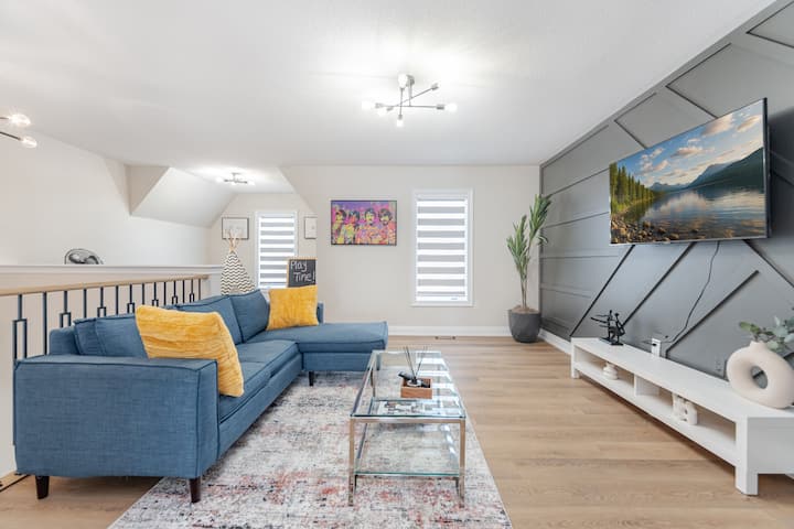 Two Homes In One –Main House + Private Guest Suite - Brampton