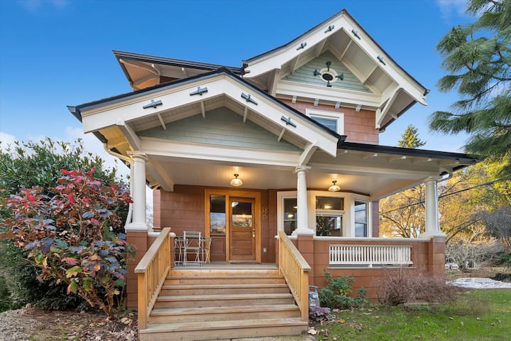 Designer Home A+location | Hot Tub I Ac + Parking - Portland, OR