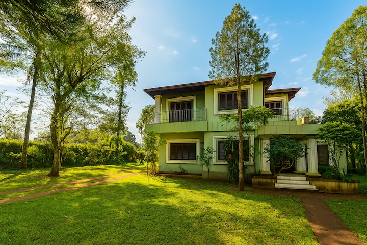 Gran Casa Con Amplio Jardín - Paraguay