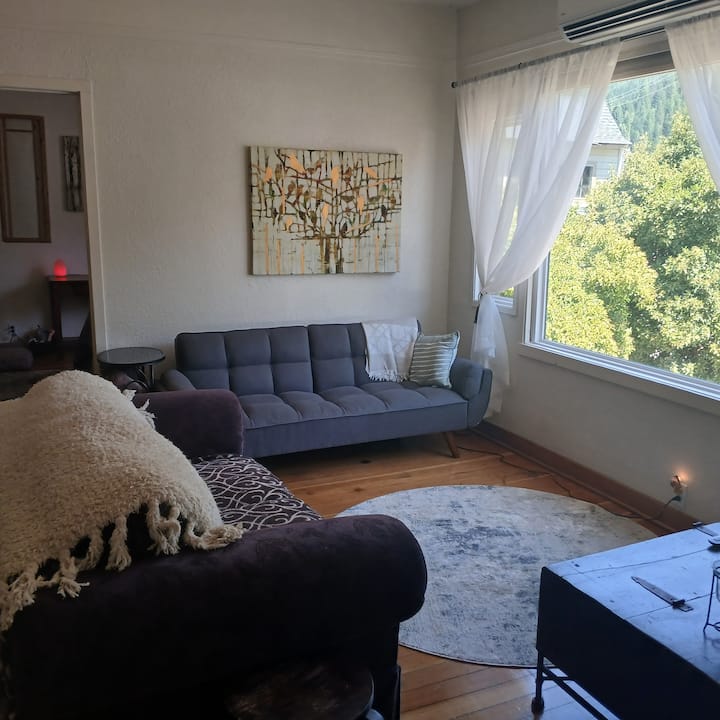~Hillside Haven~
A Magical Mountain Town Retreat - Dunsmuir, CA