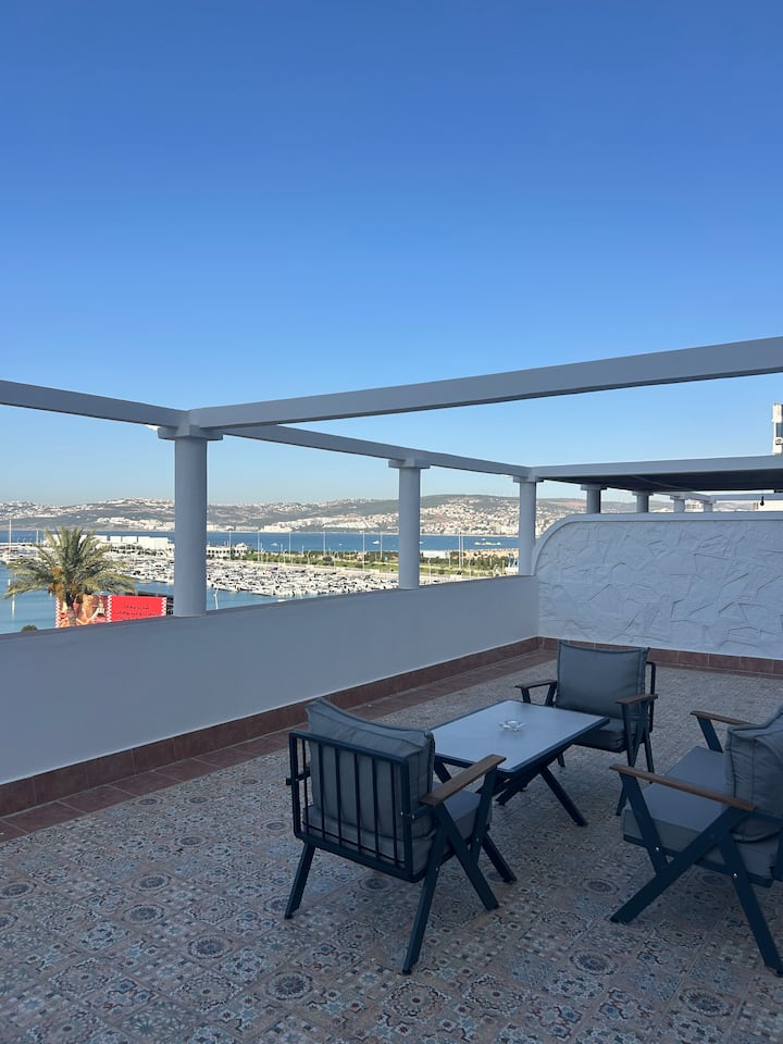 Appartement Vue Sur Marina & Mer - Centre Ville - Tanger