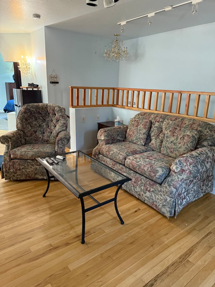 Apartment At The Castle - Willits, CA