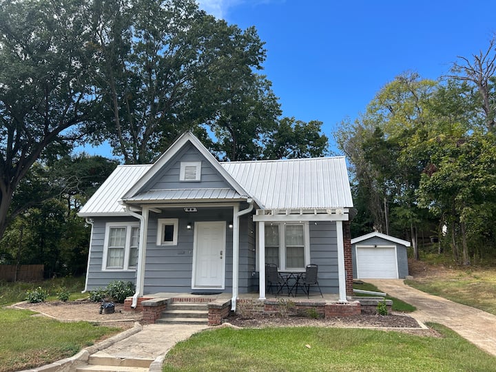 Spring Street Cottage - Tupelo, MS