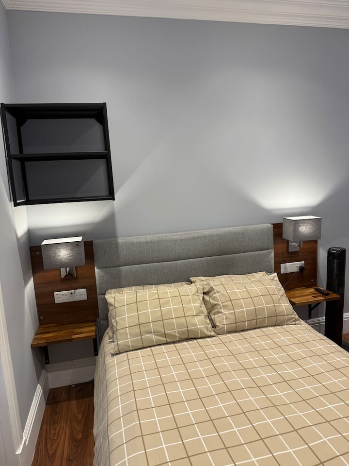 Laurieston Inn - Exclusive Double En-suite Room - Falkirk