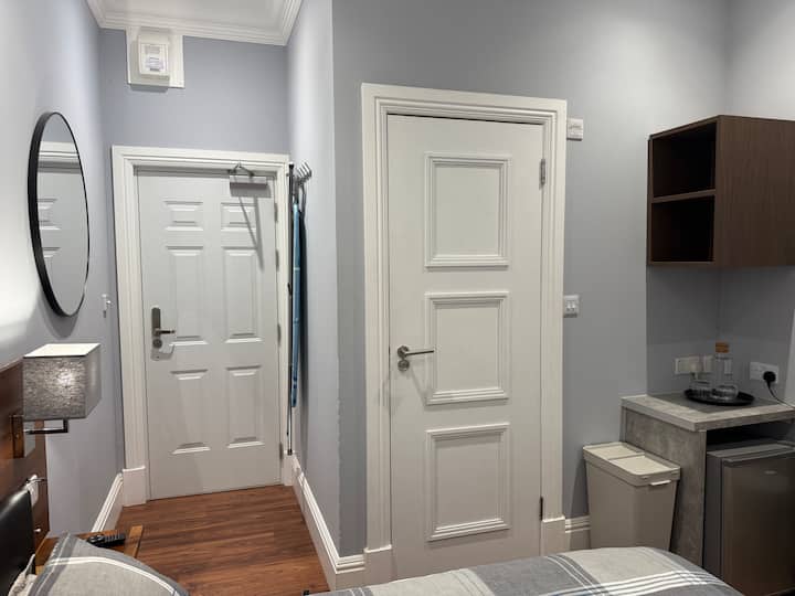 Laurieston Inn - Exclusive Double En-suite Room - Falkirk