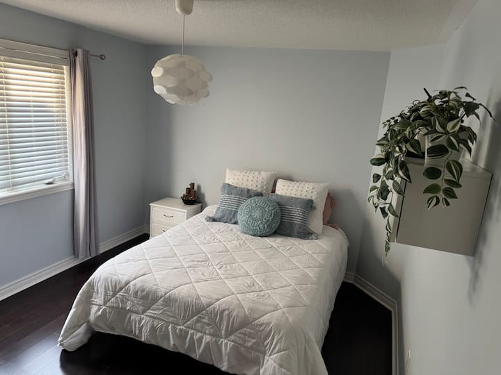 Private Room Near Durham College - Oshawa