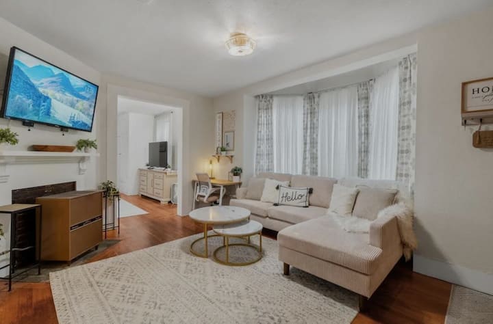 Charming Victorian Apartment - Eureka, CA