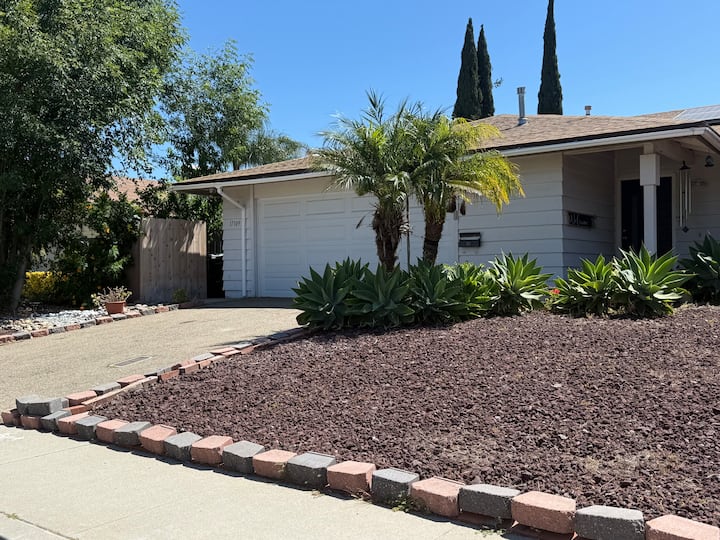 * New * Full House W/ Two Bedroom Retreat! * - Poway, CA