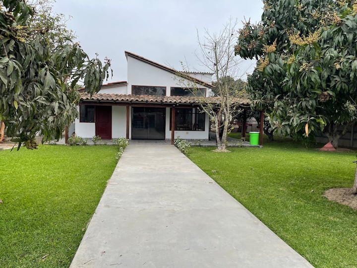 Casa De Campo Con áReas Comunes - Huaral